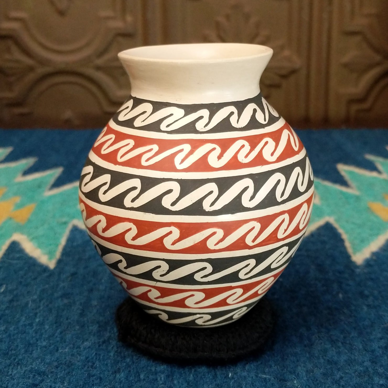 Mata Ortiz Wavy Pottery by Sofia de Tena SWT-POT-0117 – Arlene's